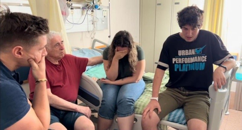 Desgarrador relato de adolescente que se escondió bajo el cuerpo de su ...